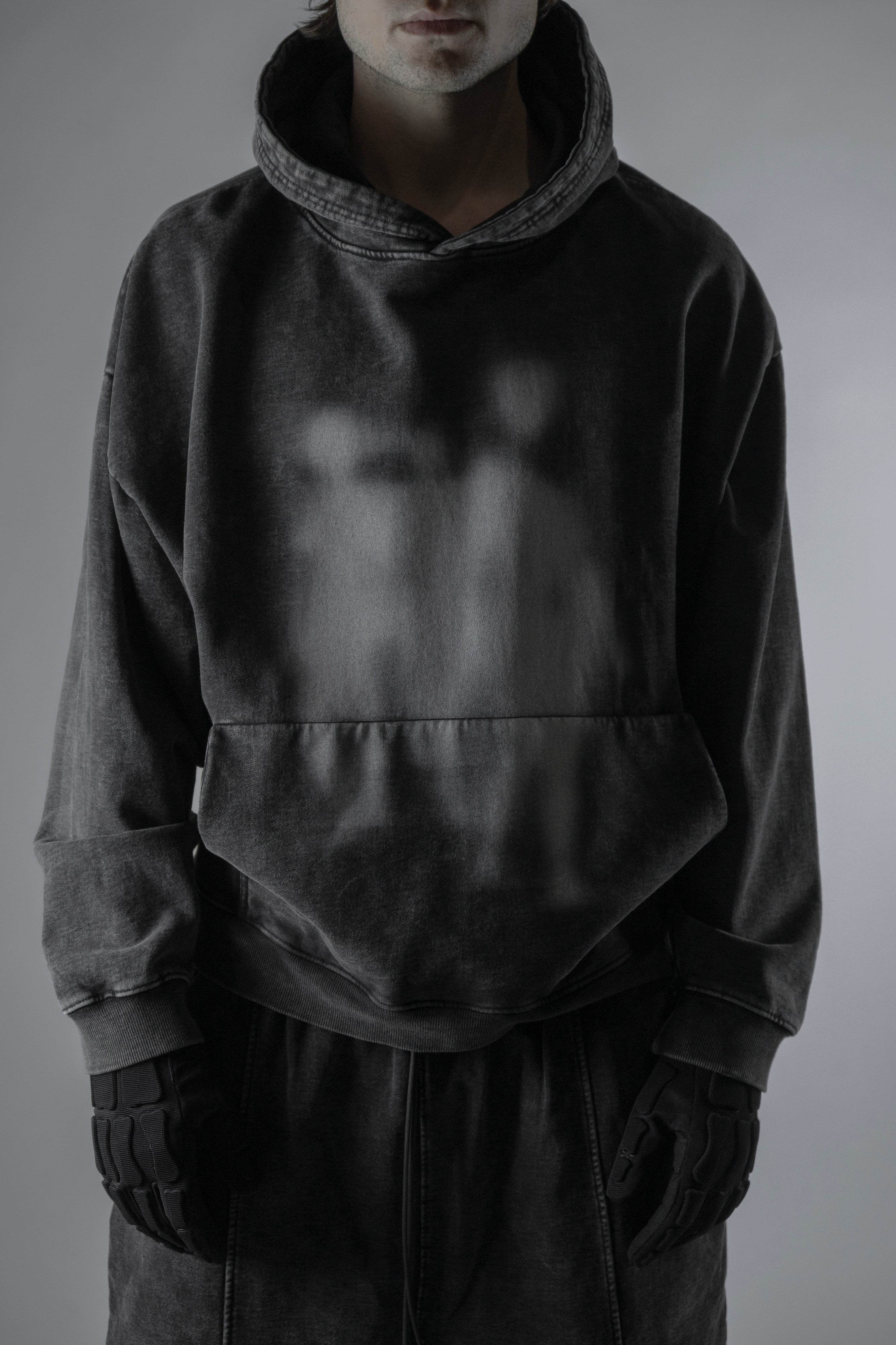 VISITORS GRAPHIC HOODIE – ALPHAMOTIF